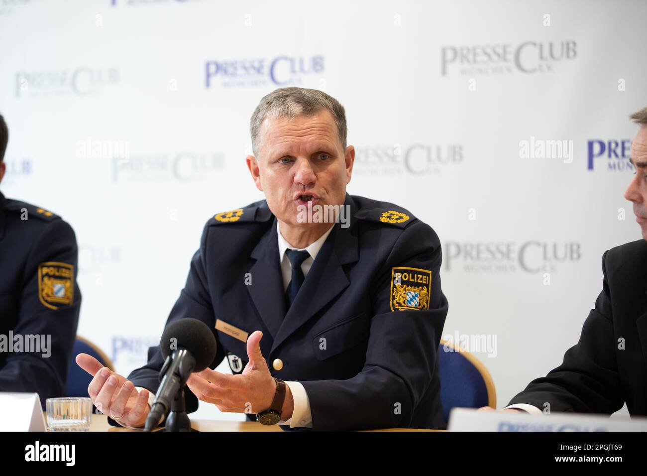 Police presser hi-res stock photography and images - Alamy