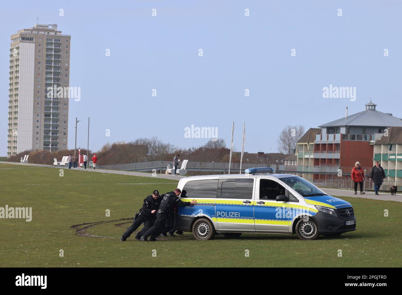23 March 2023, Schleswig-Holstein, Büsum: Police officers push a patrol ...