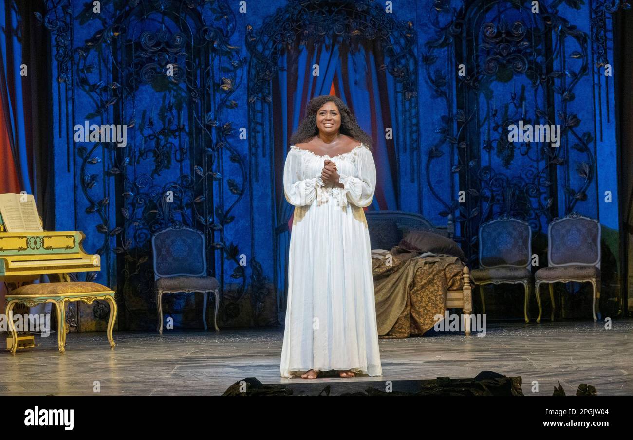 soprano Angel Blue, curtain call, La Traviata, Metropolitan Opera House ...