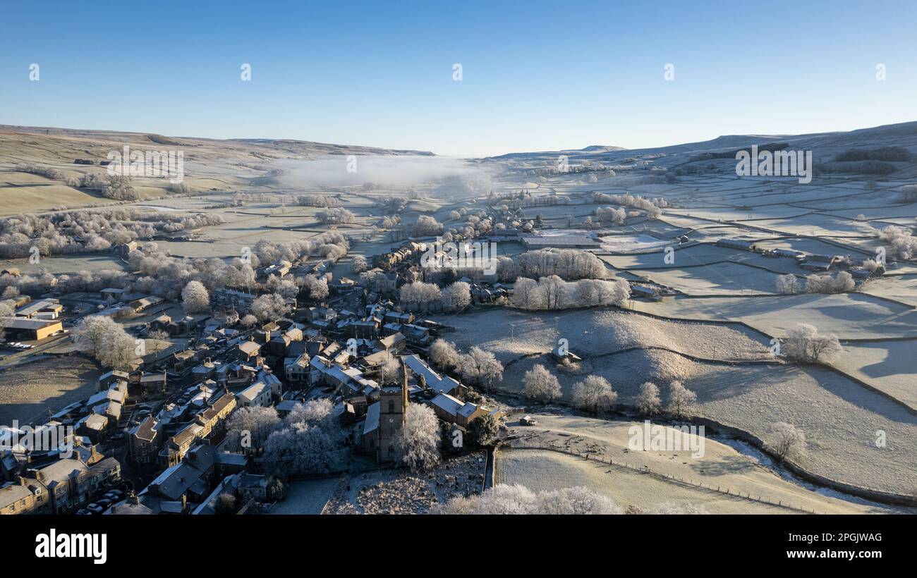 Frosty cold winter countryside landscape hi-res stock photography and ...