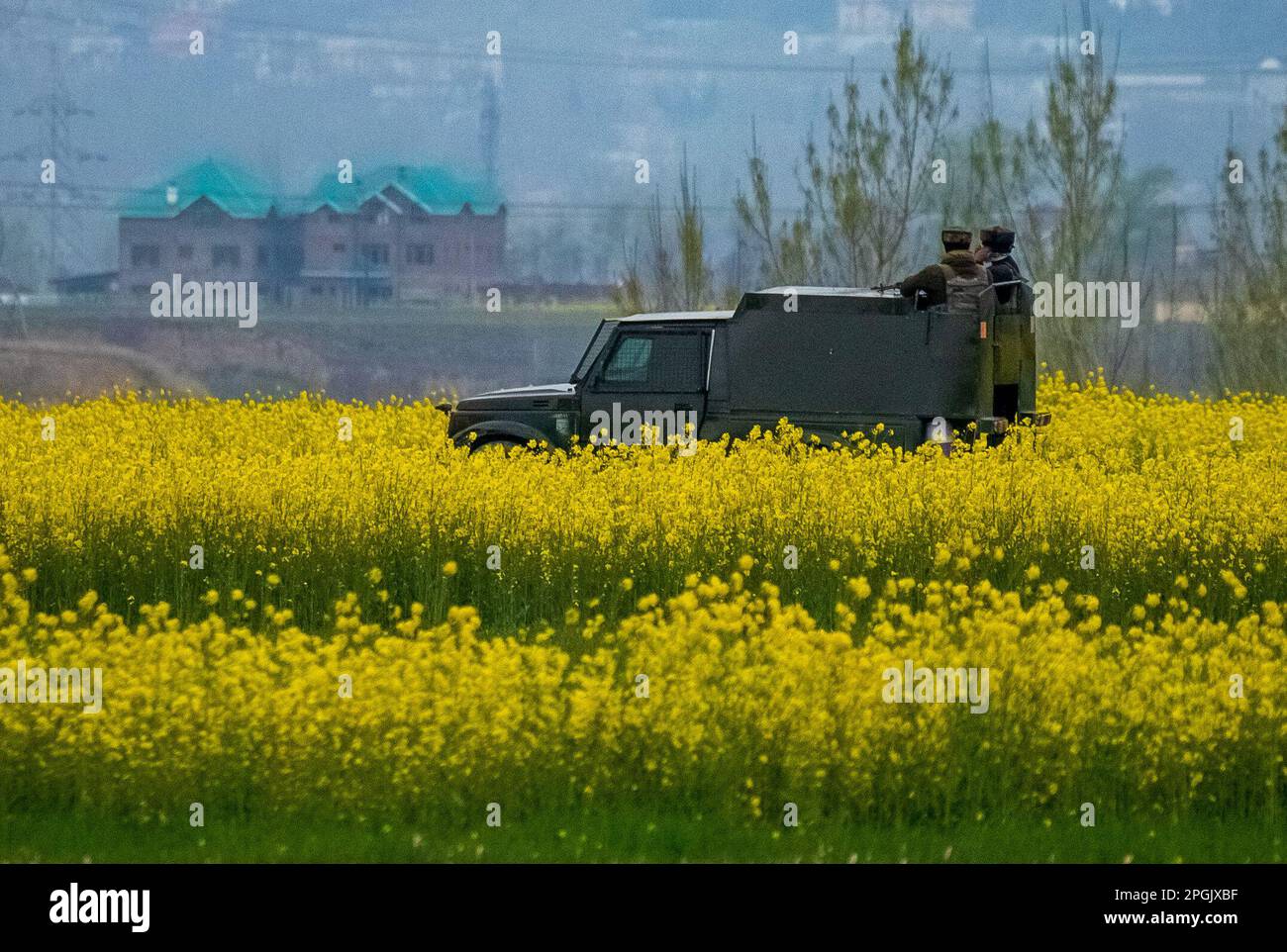 Indian army vehicle hi-res stock photography and images - Alamy