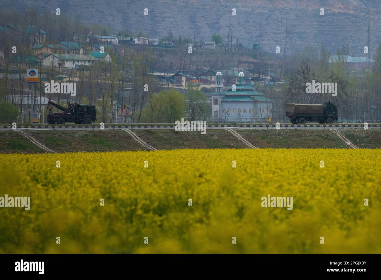 Indian army vehicles hi-res stock photography and images - Alamy