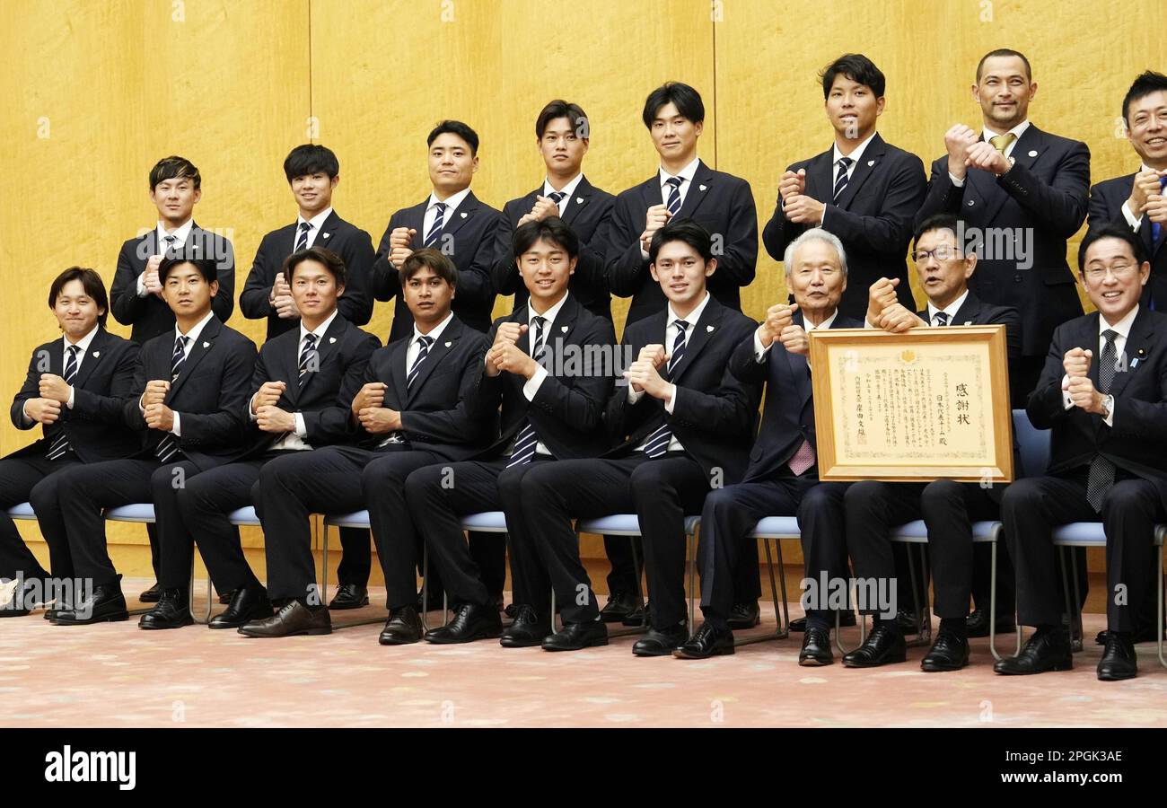 Japan national baseball team manager Hideki Kuriyama (2nd from R, front ...