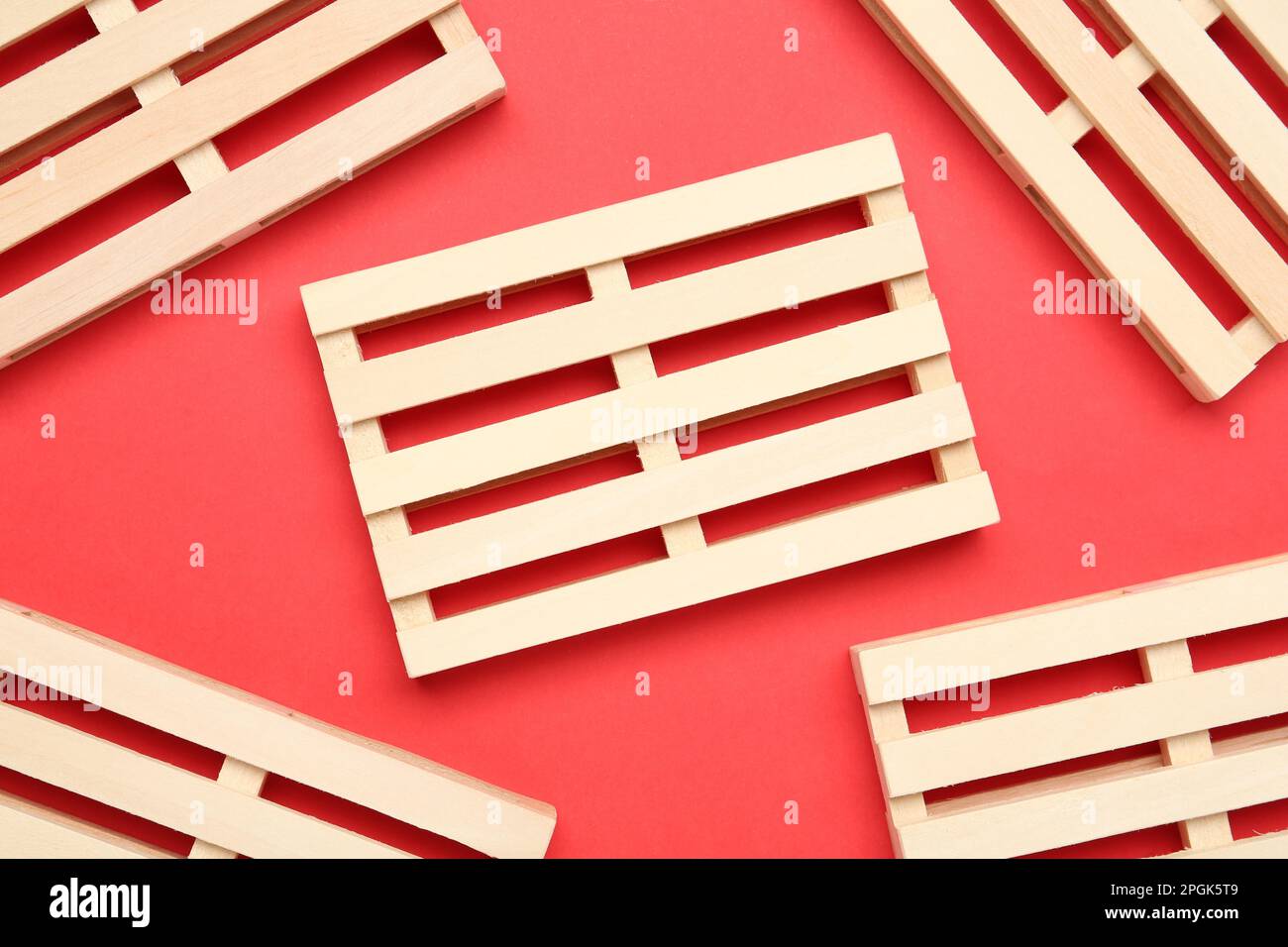 Flat pallets hi-res stock photography and images - Alamy