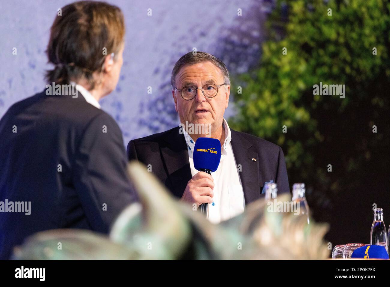 Rust, Germany. 23rd Mar, 2023. Presenter Ingo Dubinski (l) talks to ...