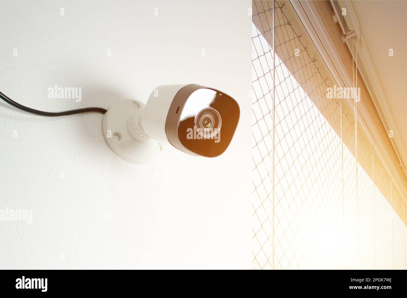 Wall mounted remote camera hi-res stock photography and images - Alamy