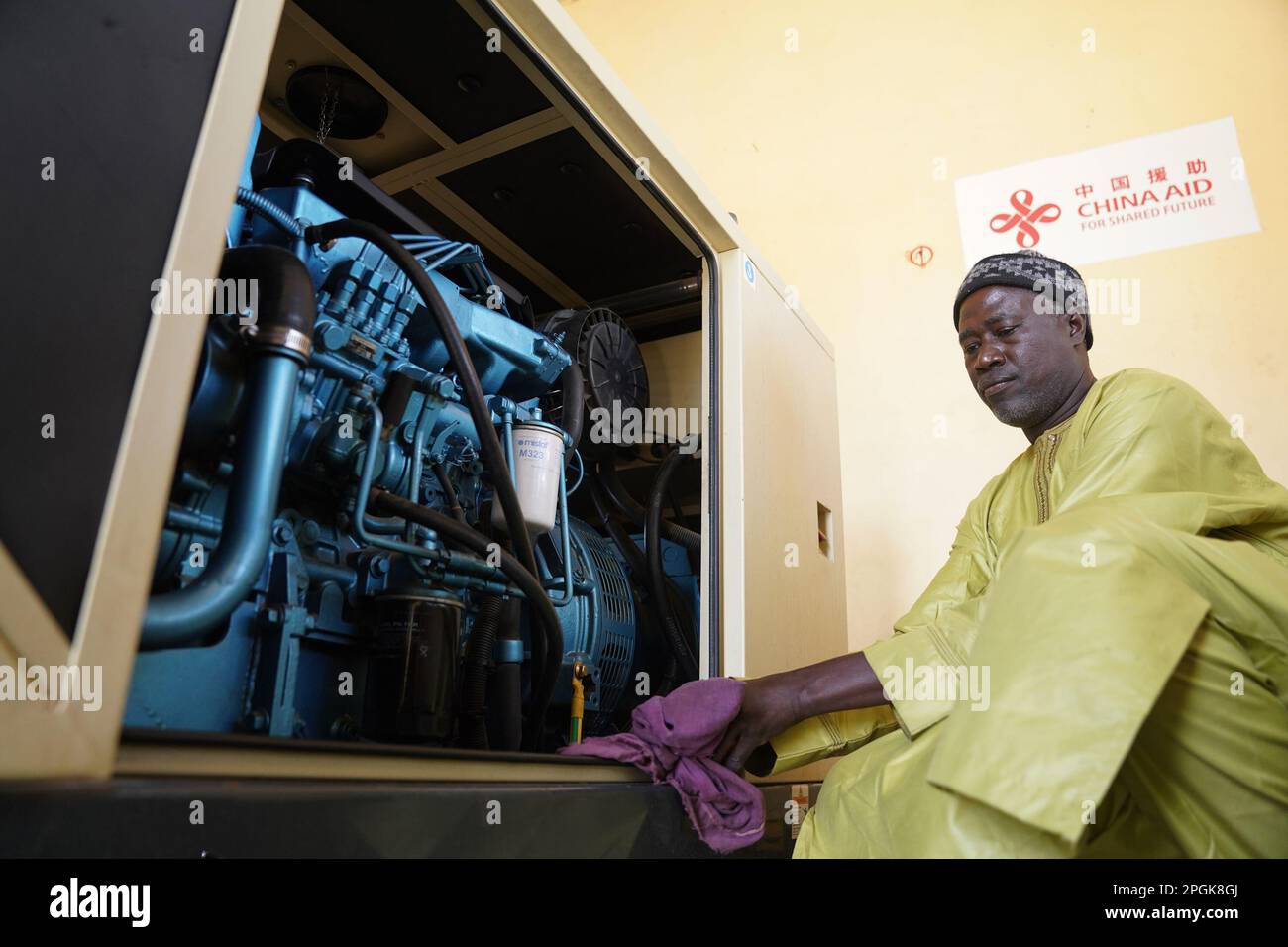 (230323) -- DAKAR, March 23, 2023 (Xinhua) -- Mamadou Dieng checks the ...