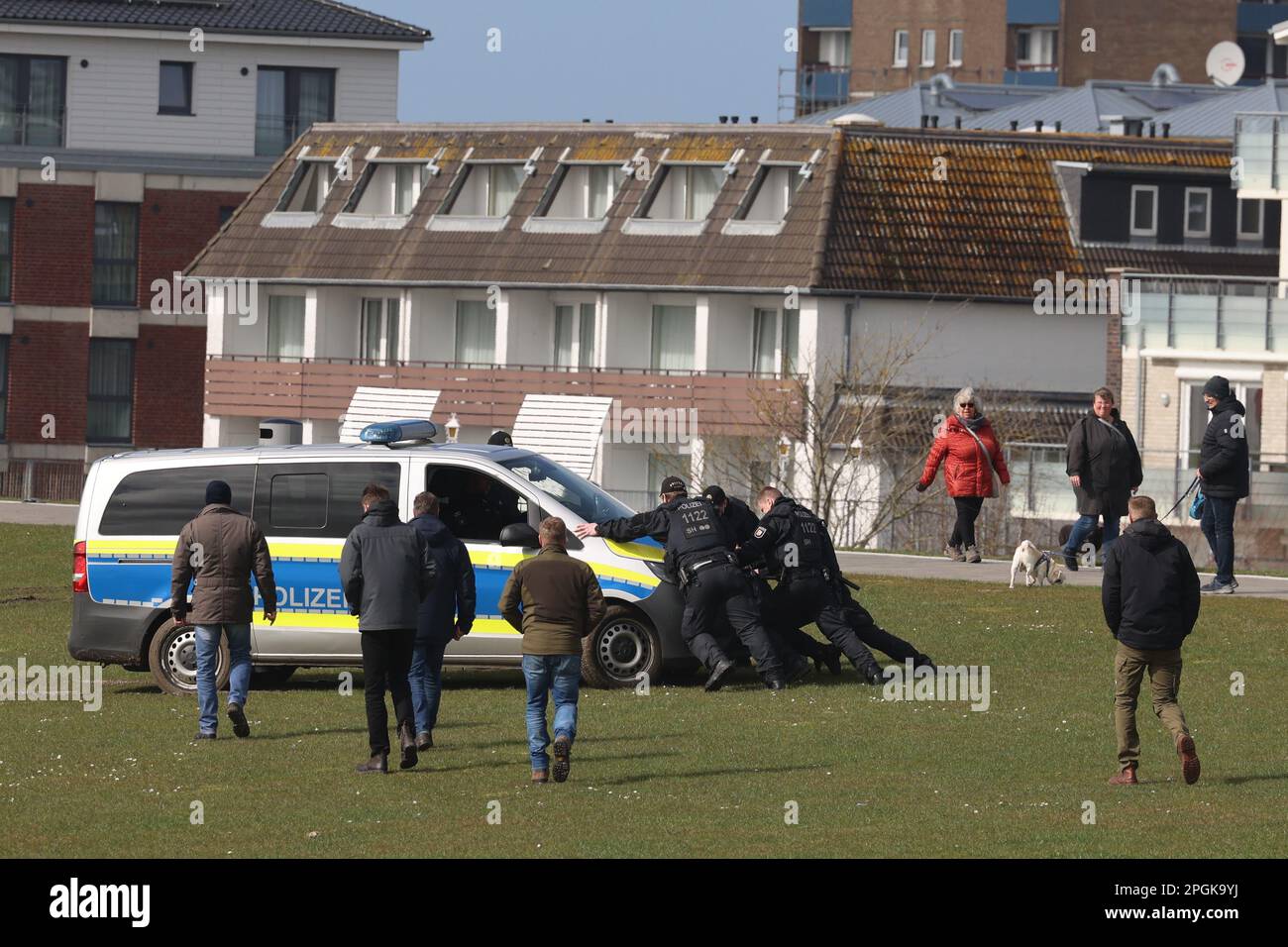 Bogged car hi-res stock photography and images - Alamy