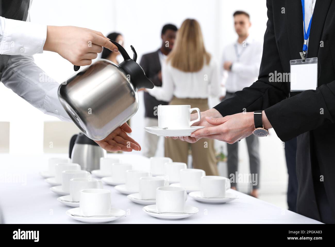 Office workers drink tea and coffee hi-res stock photography and images ...