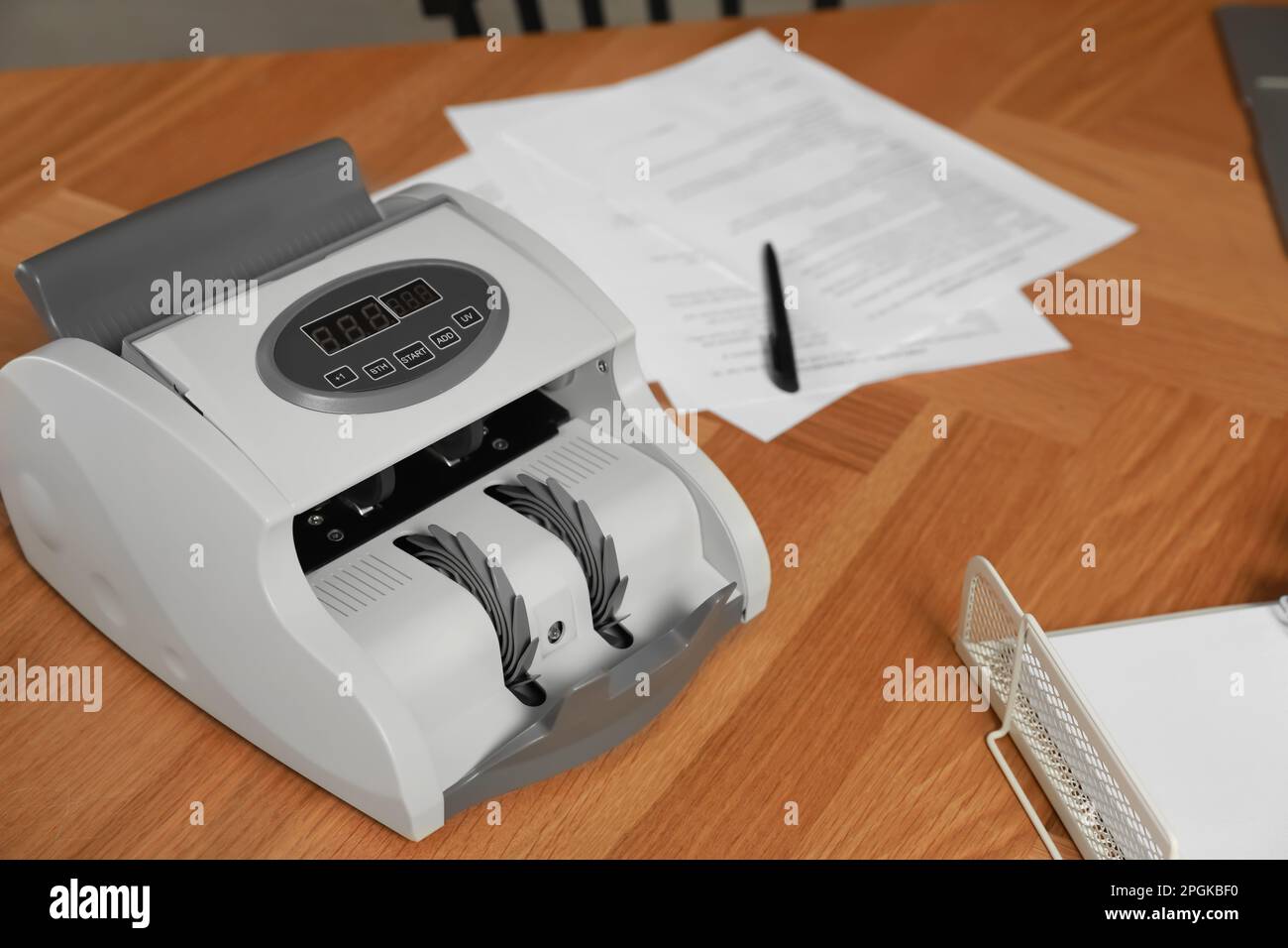 Modern banknote hi-res stock photography and images - Alamy