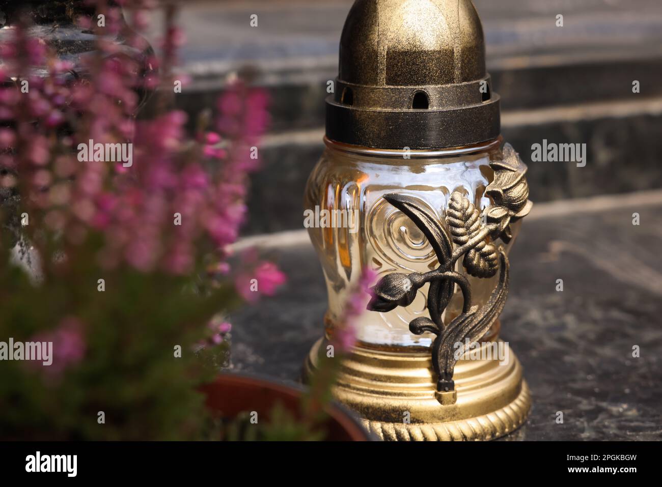 Heather funeral hi-res stock photography and images - Alamy