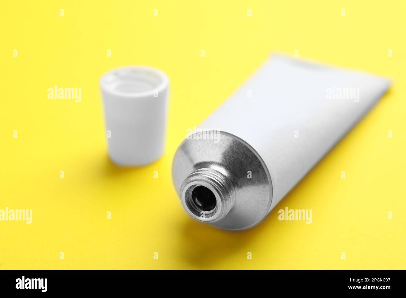 Yellow external paint hi-res stock photography and images - Alamy