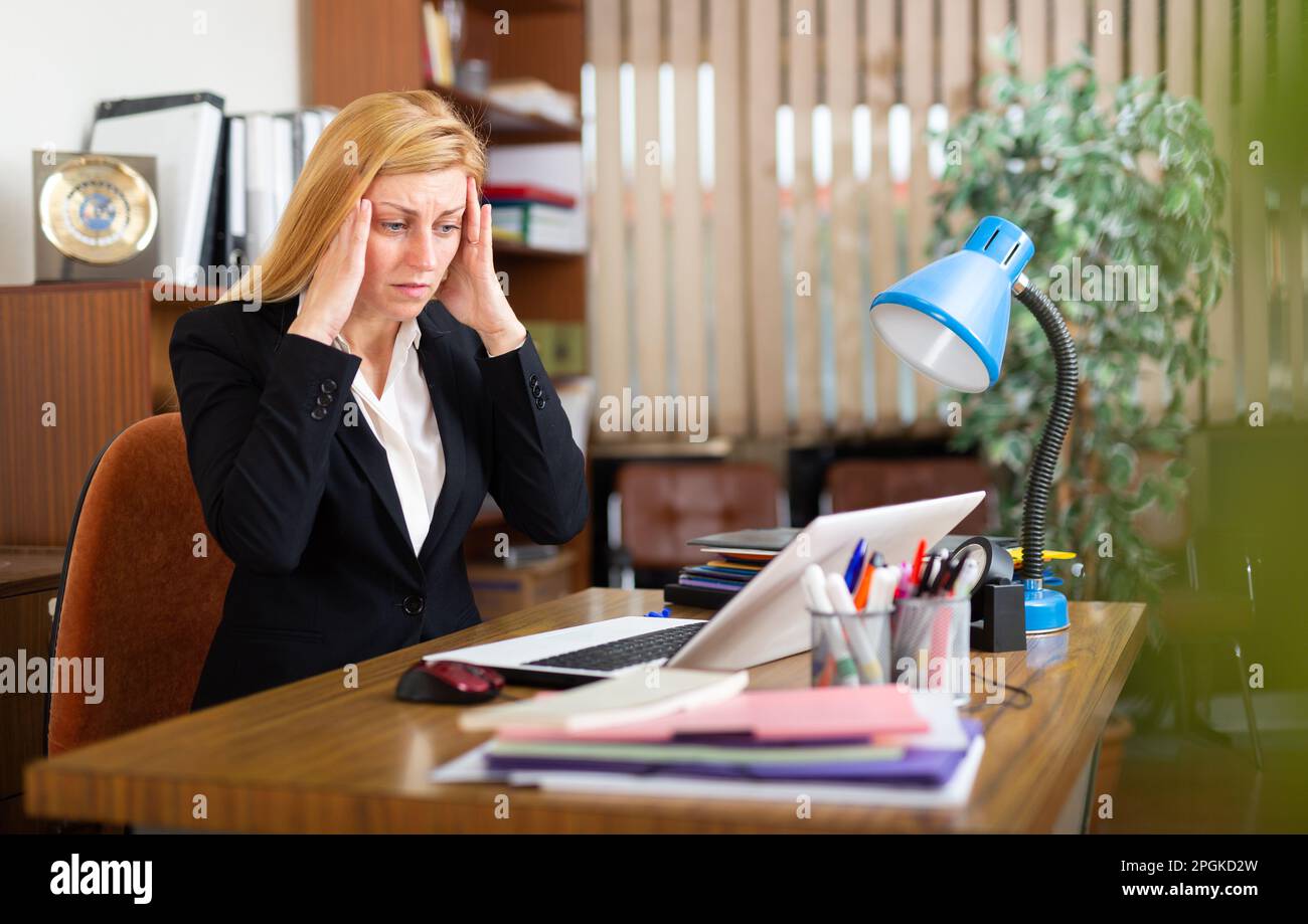 Angry manager experiencing emotions Stock Photo - Alamy