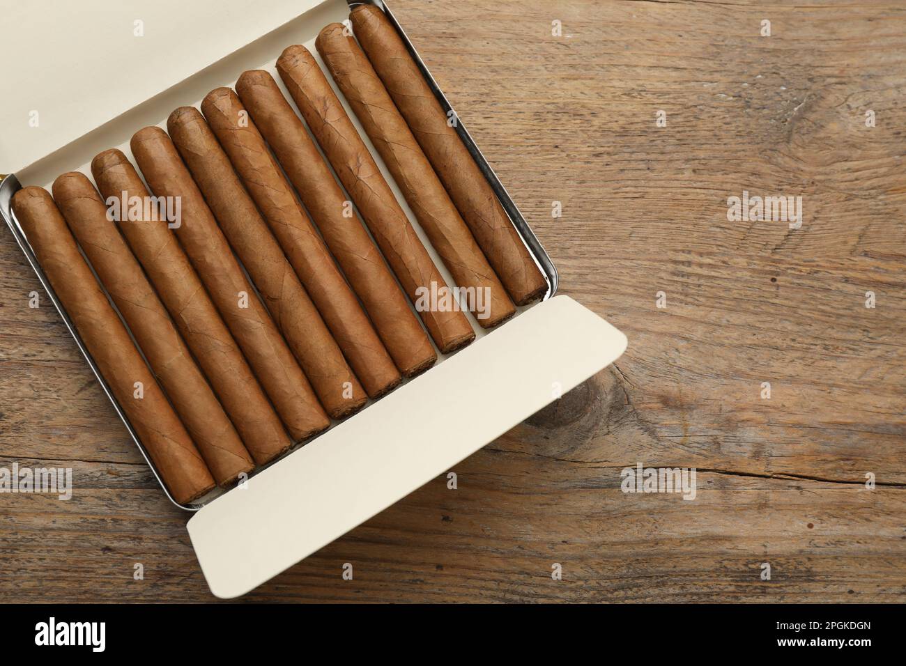 Wooden luxury humidor cigar hi-res stock photography and images - Alamy
