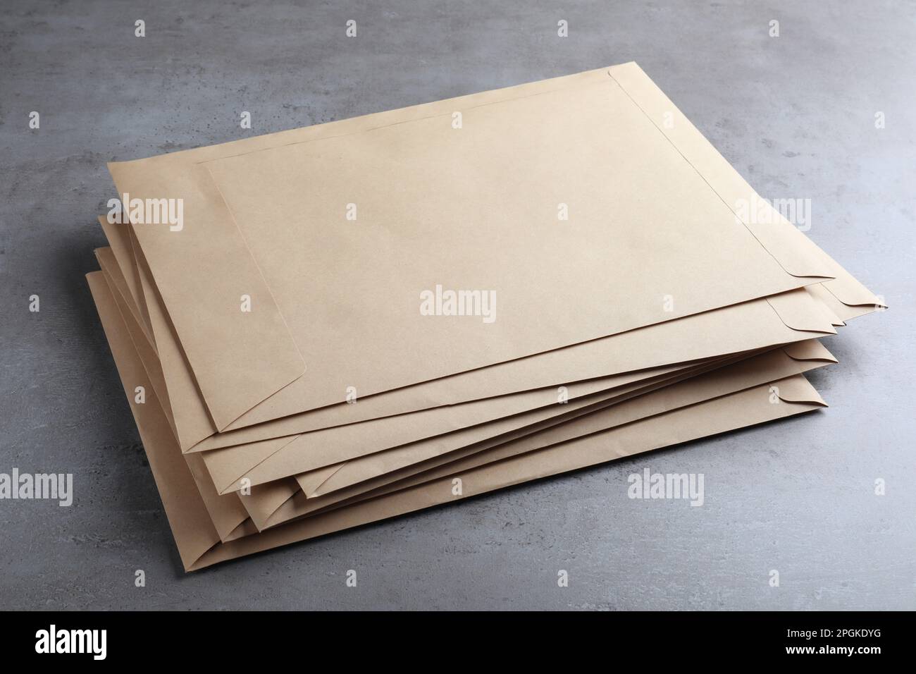 Kraft paper envelopes hi-res stock photography and images - Alamy
