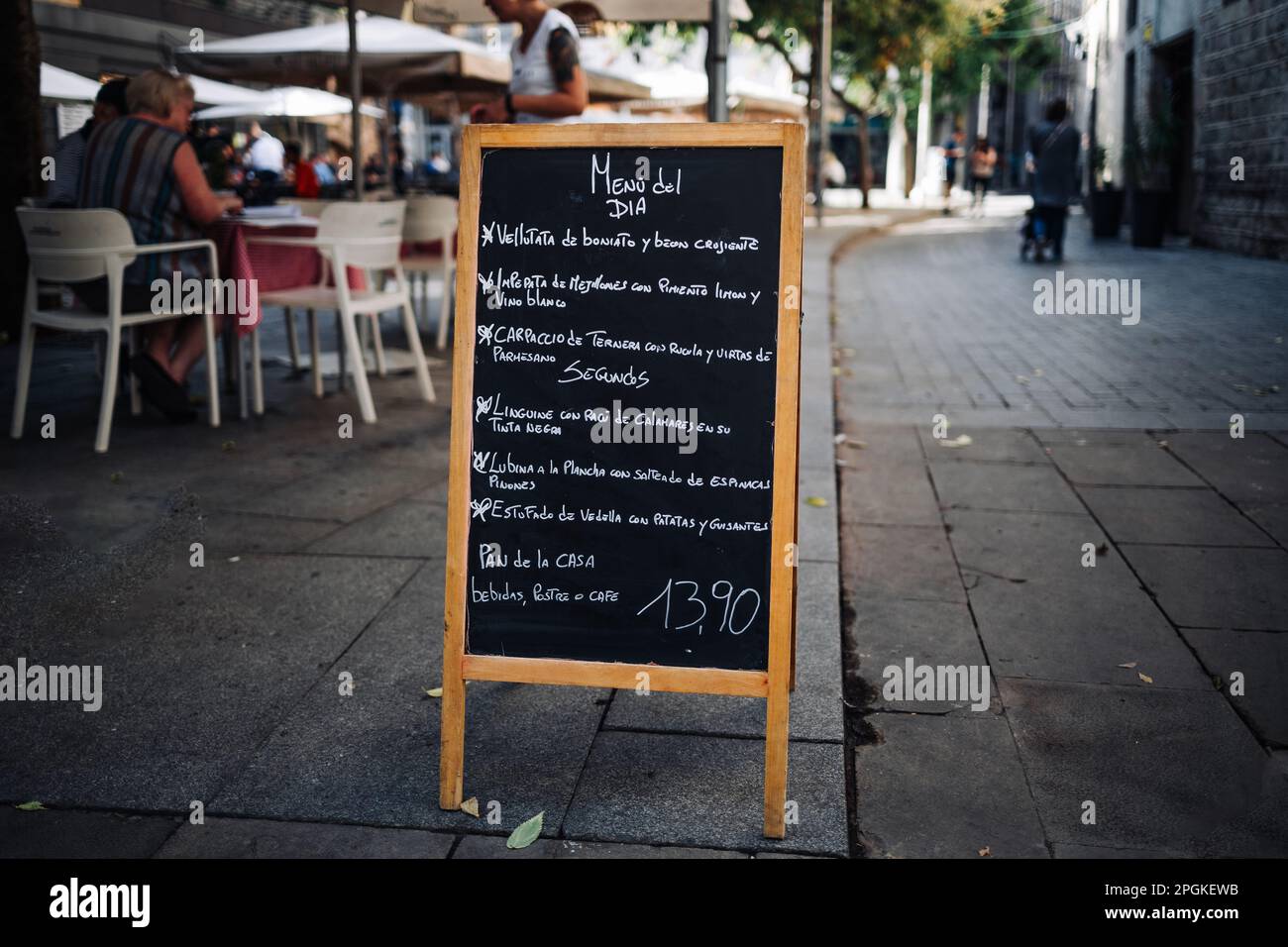 Outdoor chalkboard menu spain hi-res stock photography and images - Alamy