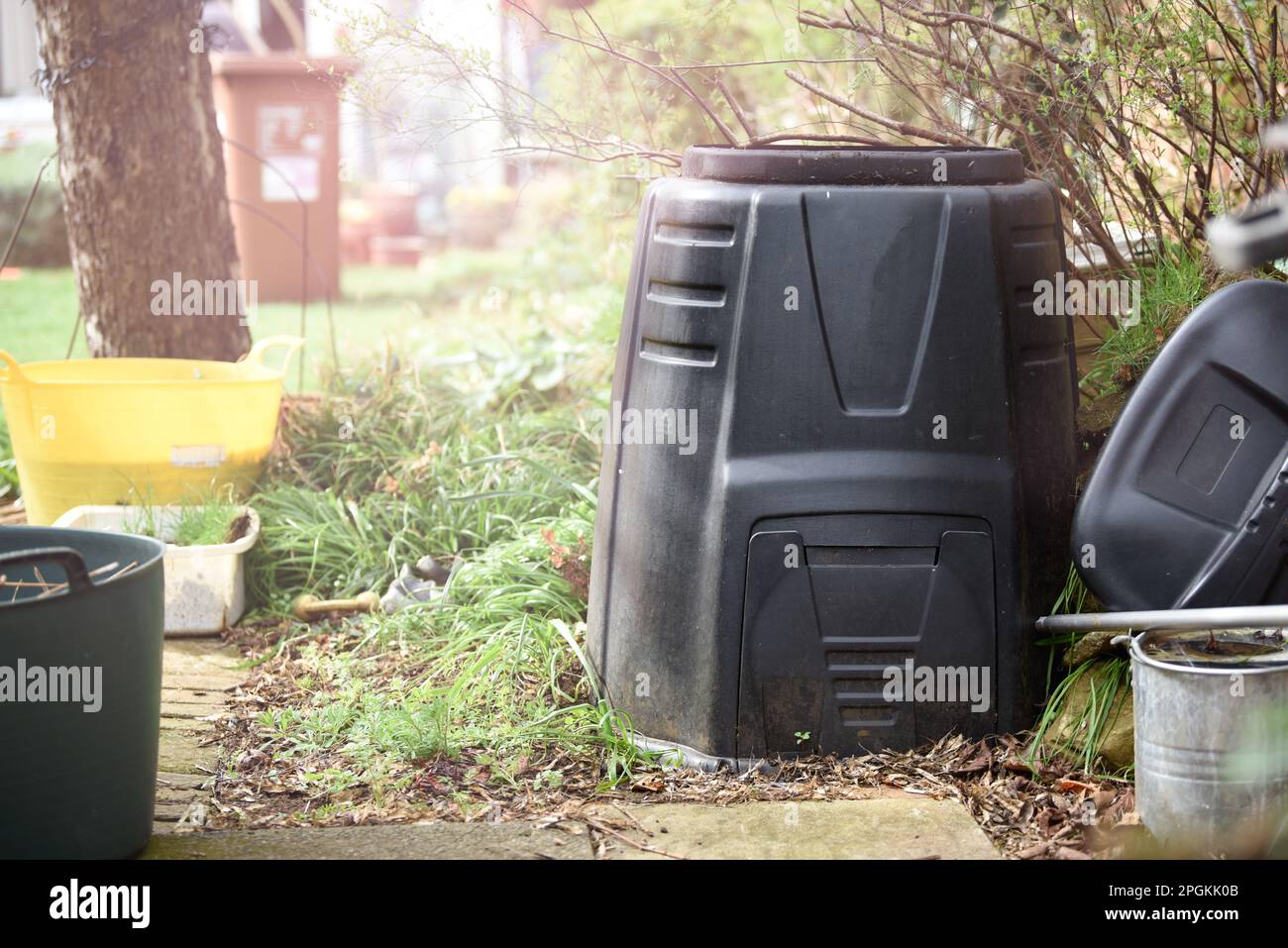 Food recycling bin to make compost from household food waste in a ...