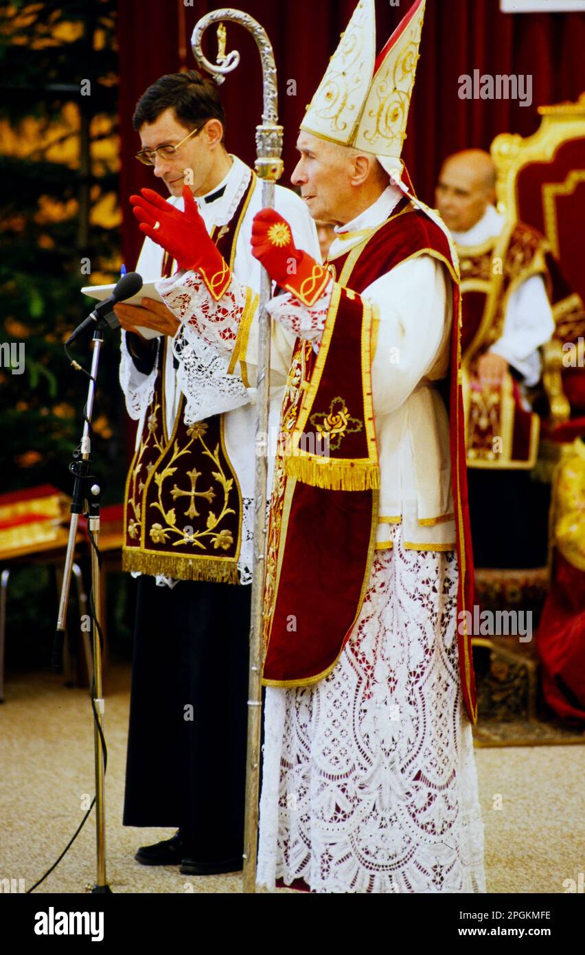 La fraternite sacerdotale saint pie x hi-res stock photography and ...