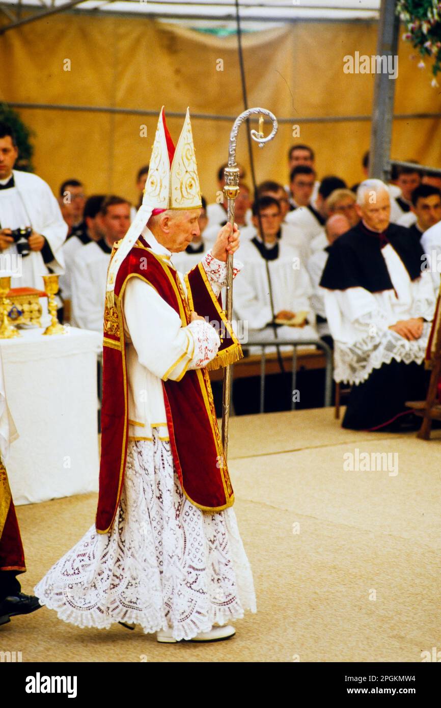Archives 90ies: La Fraternité sacerdotale Saint-Pie X seminary, Econe ...