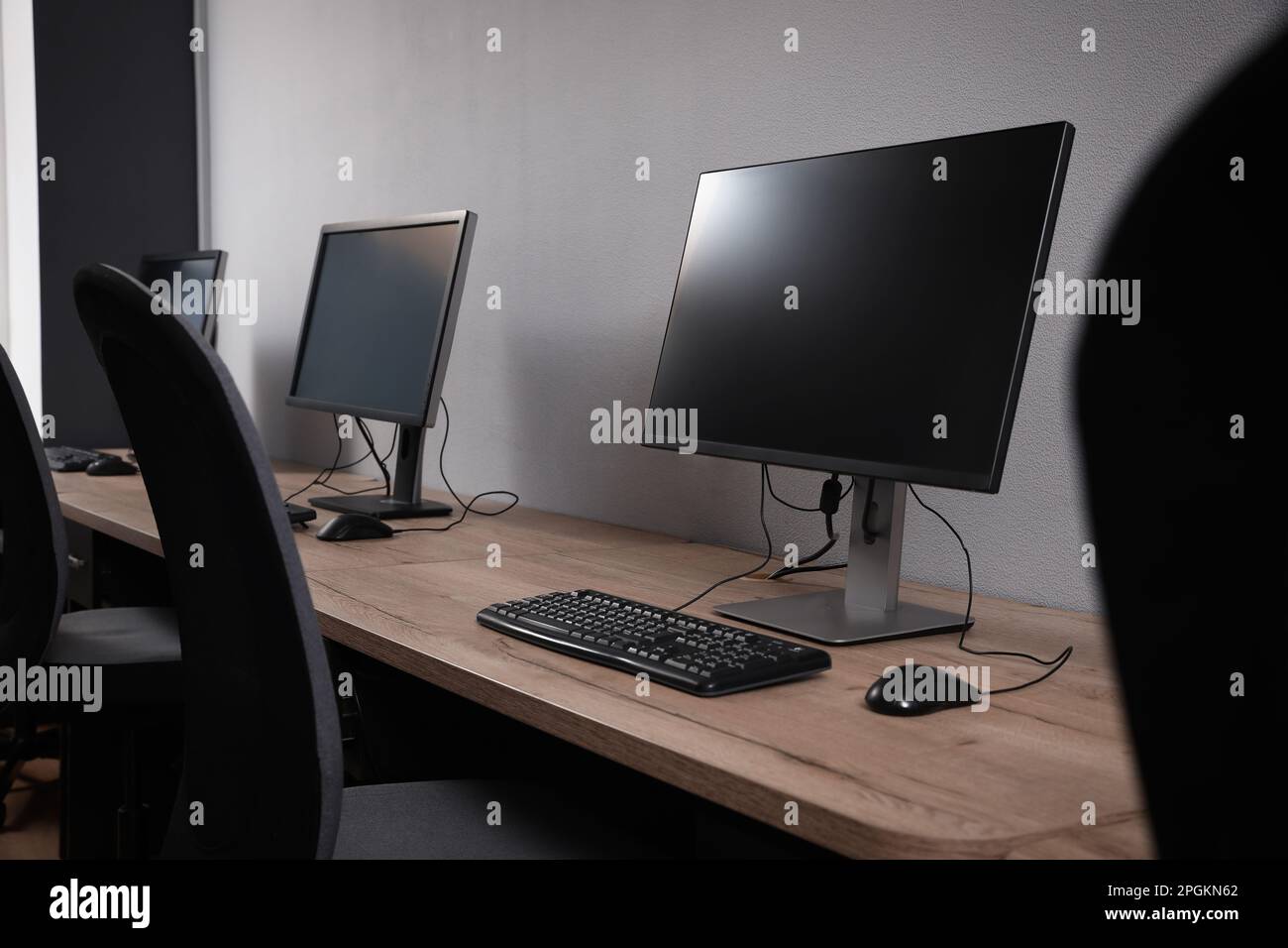 Workplace room computers in row hi-res stock photography and images - Alamy