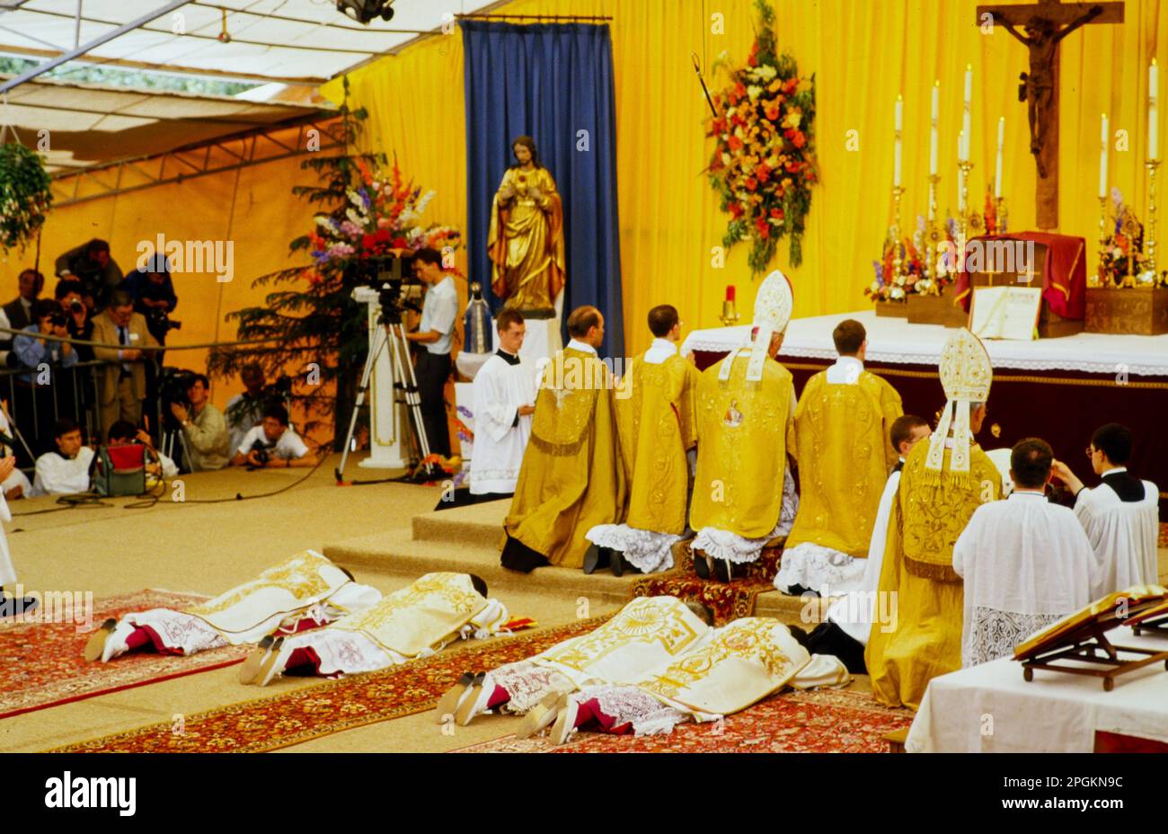 Archives 90ies: La Fraternité sacerdotale Saint-Pie X seminary, Econe ...