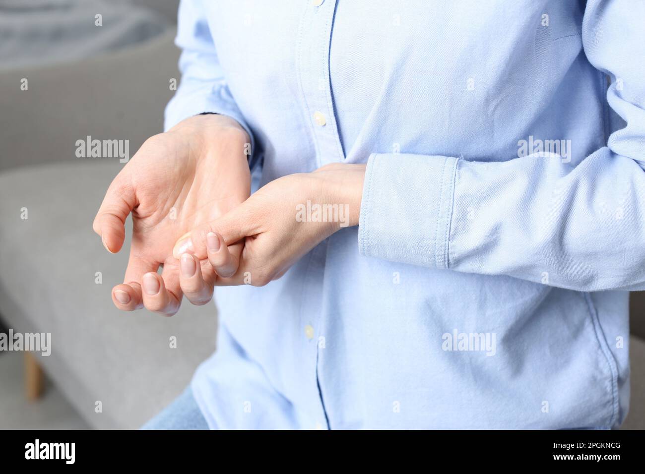 Medical condition trigger finger hi-res stock photography and images ...