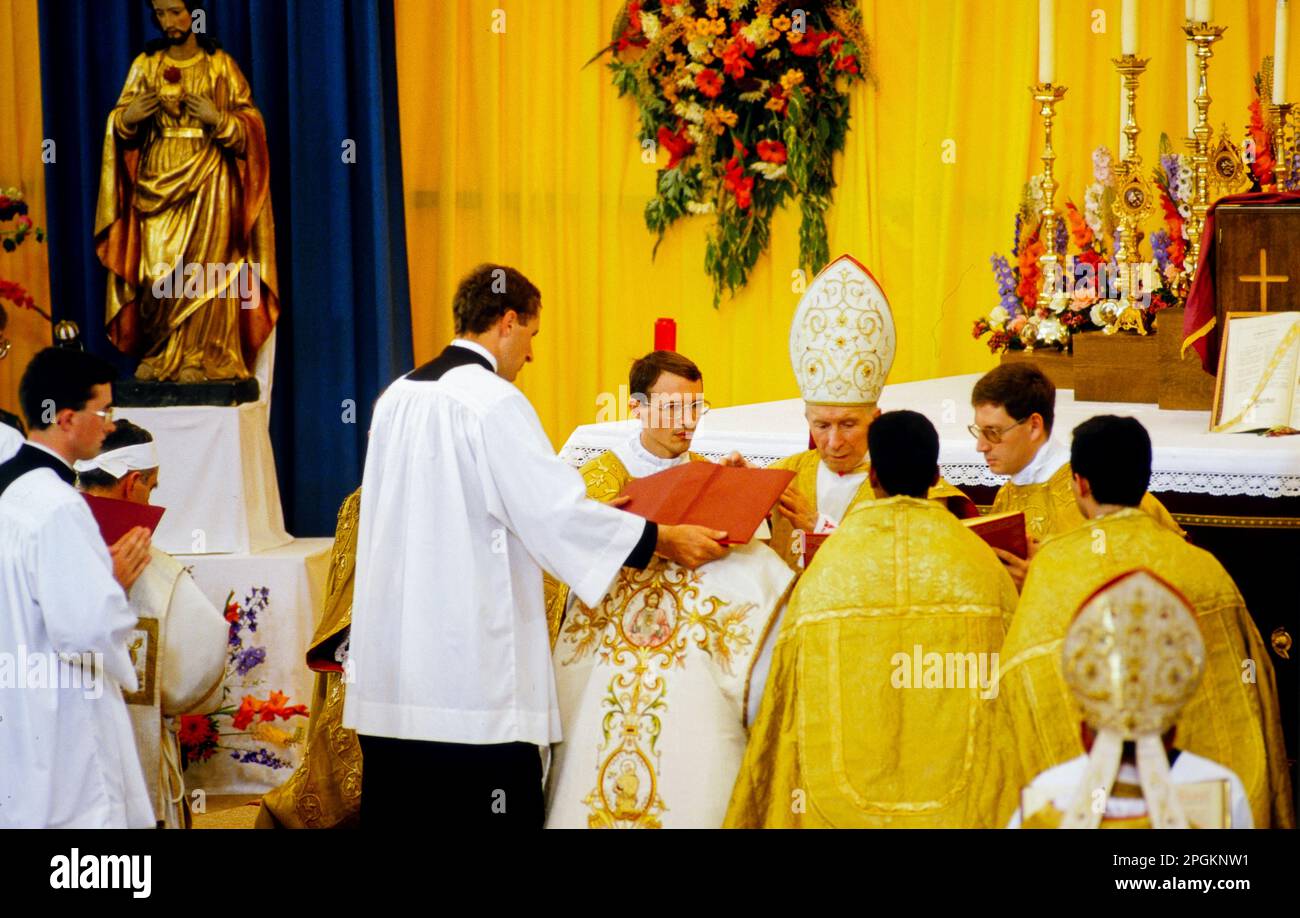 Archives 90ies: La Fraternité sacerdotale Saint-Pie X seminary, Econe ...
