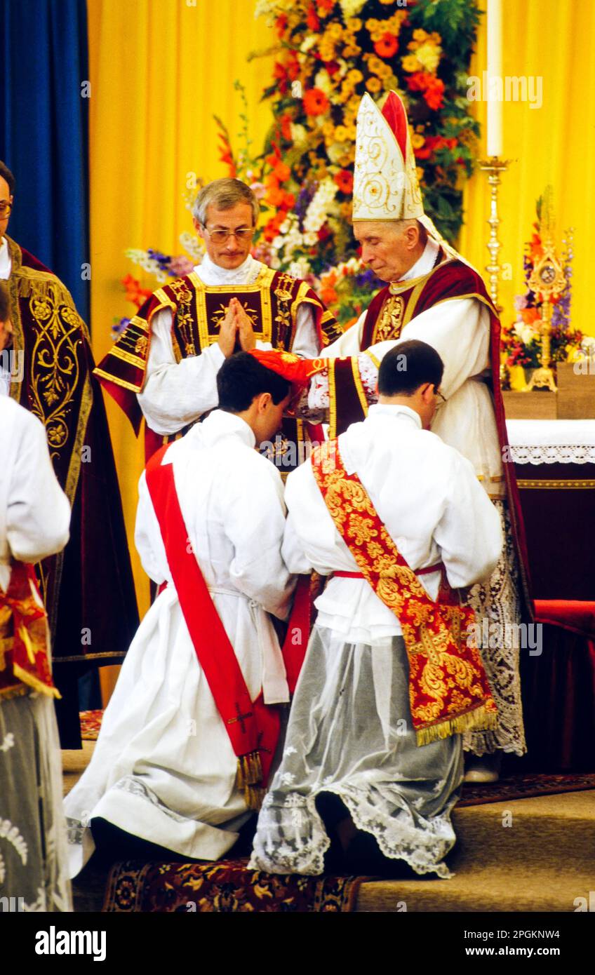 La fraternite sacerdotale saint pie x hi-res stock photography and ...