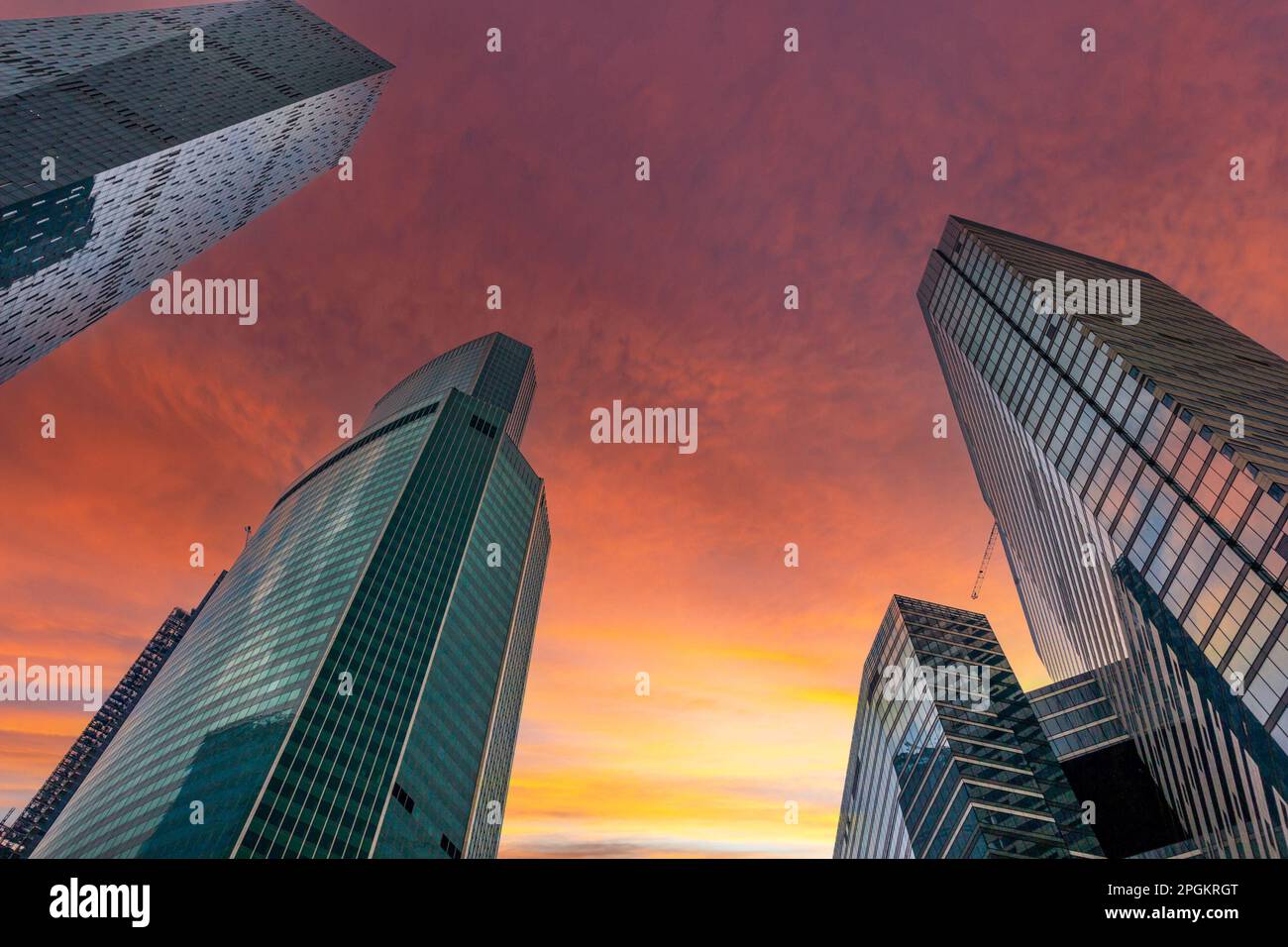 Skyscrapers manhattan against sun hi-res stock photography and images ...