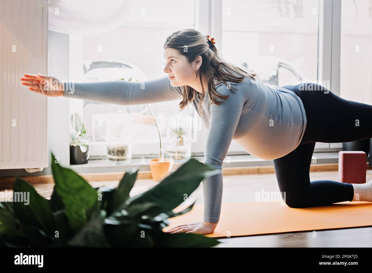 Prenatal yoga for pregnant women The role of exercise in preparing for ...