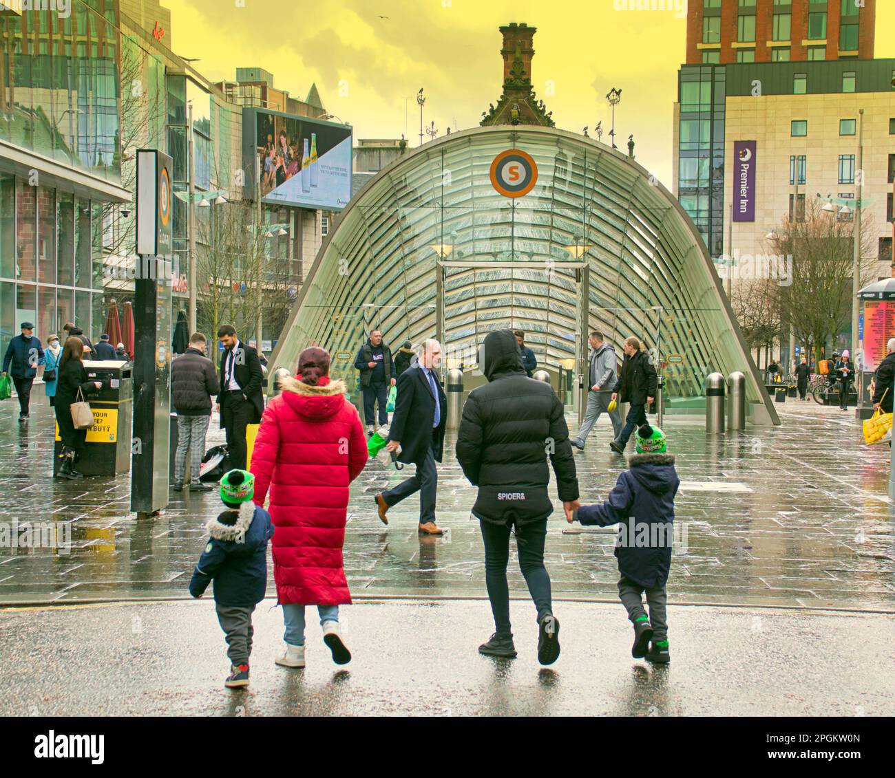 Glasgow, Scotland, UK 23rd March, 2023. UK Weather: Wet in the city ...