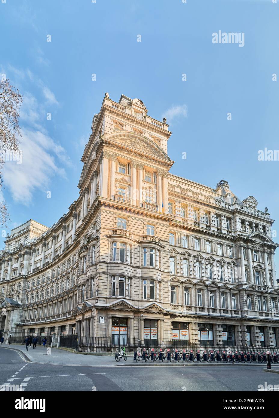 London Wall buildings, beside Finsbury Circus Gardens, London, England ...