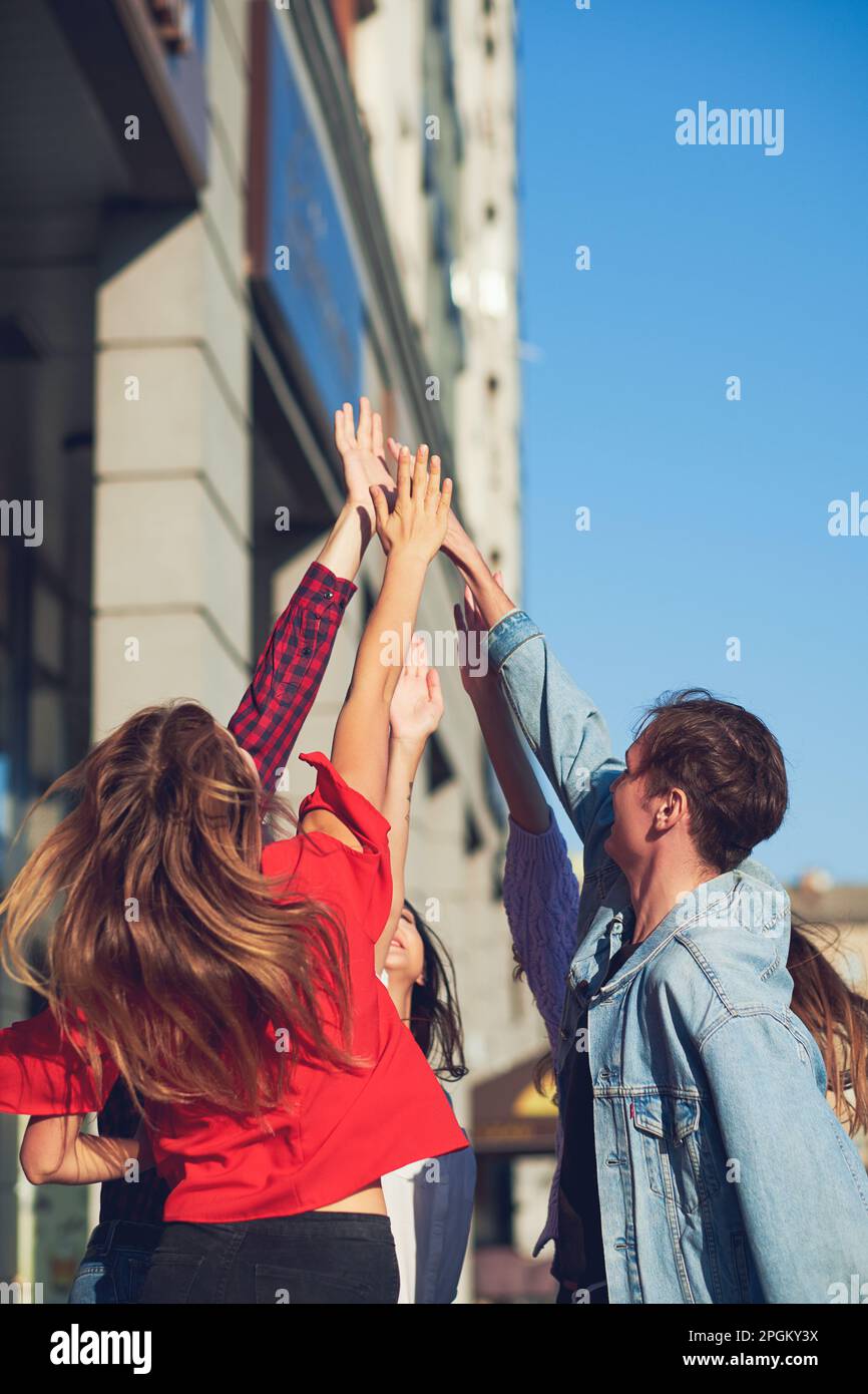 Happy young friends teamwork Stock Photo - Alamy