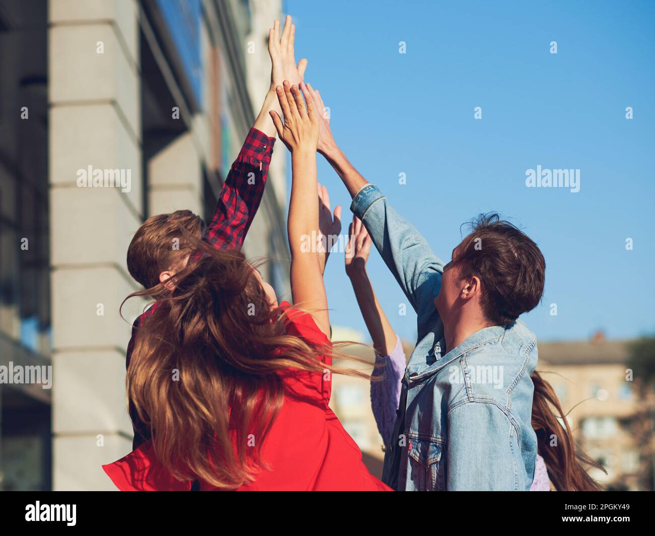 Five friends group boys mates hi-res stock photography and images - Alamy