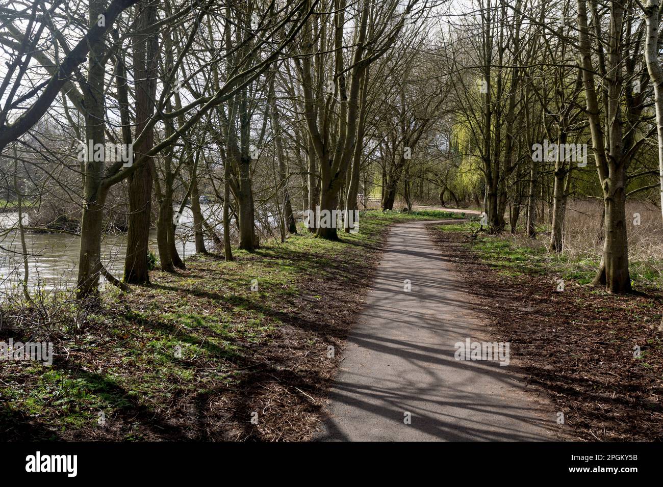 Riverside pathway, Stratford-upon-Avon, Warwickshire, England, UK Stock ...