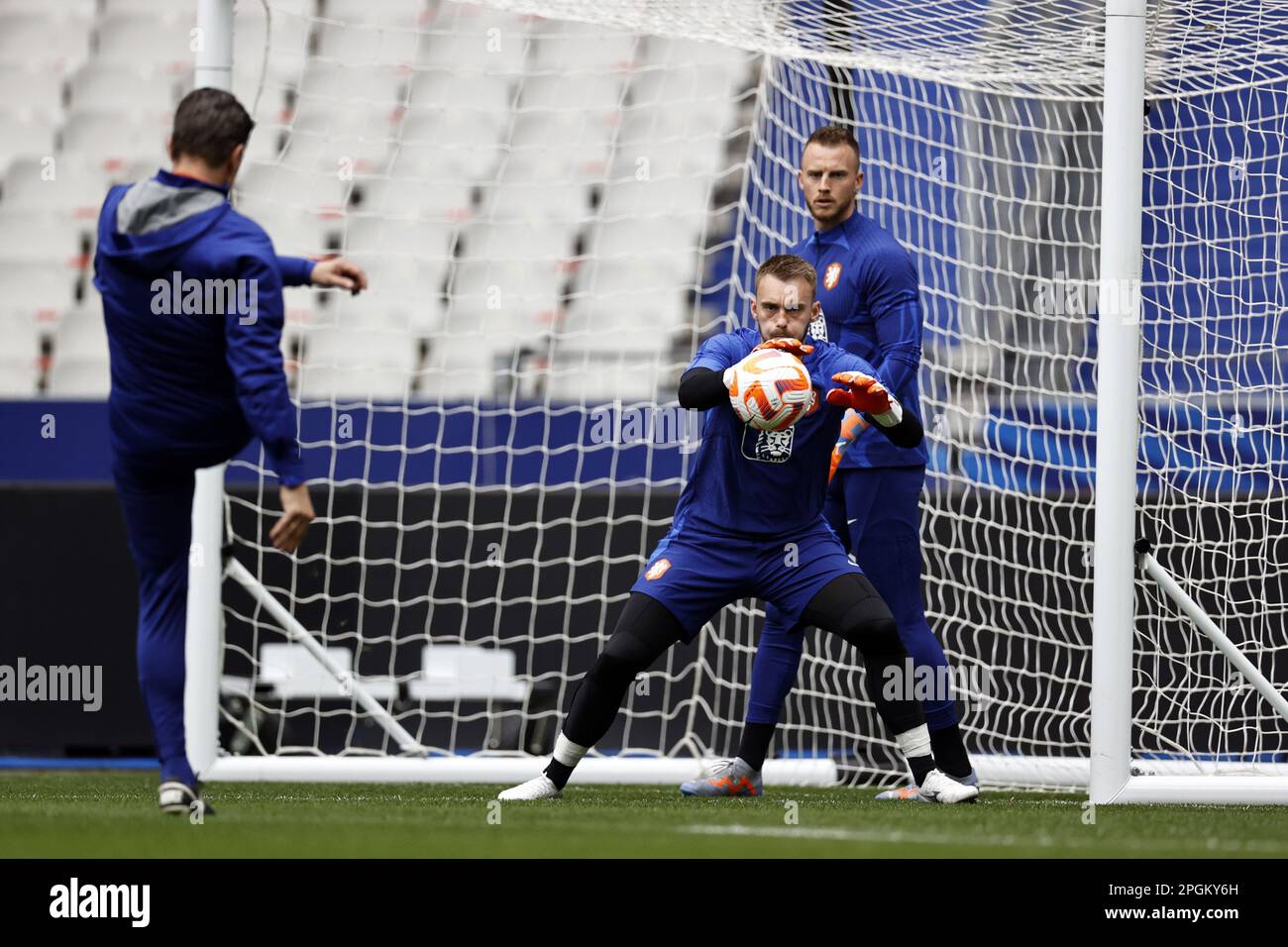 SAINT-DENIS - (lr) Holland goalkeeper Jasper Cillessen, Holland ...