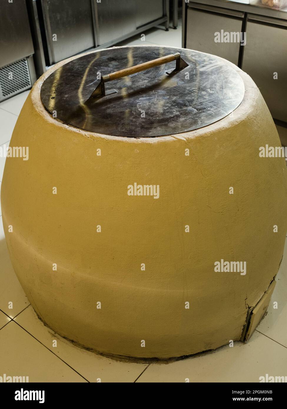 Indian tandoor oven hi-res stock photography and images - Alamy