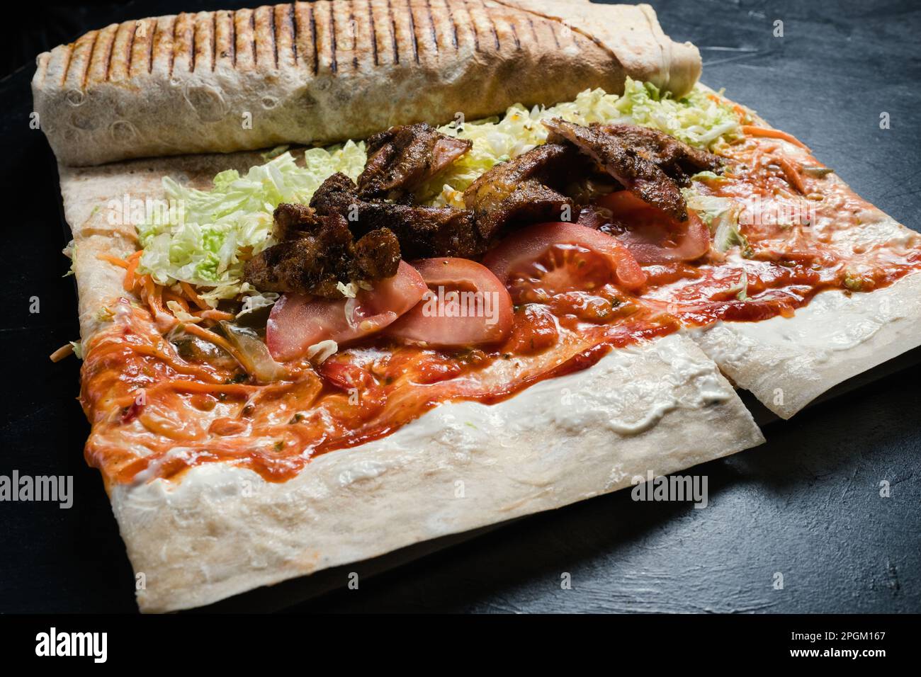 preparing shawarma traditional cuisine fast food Stock Photo - Alamy