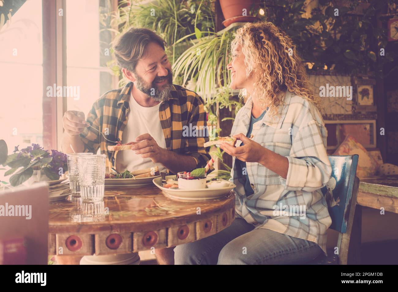 Young couple sitting inside restaurant hi-res stock photography and ...