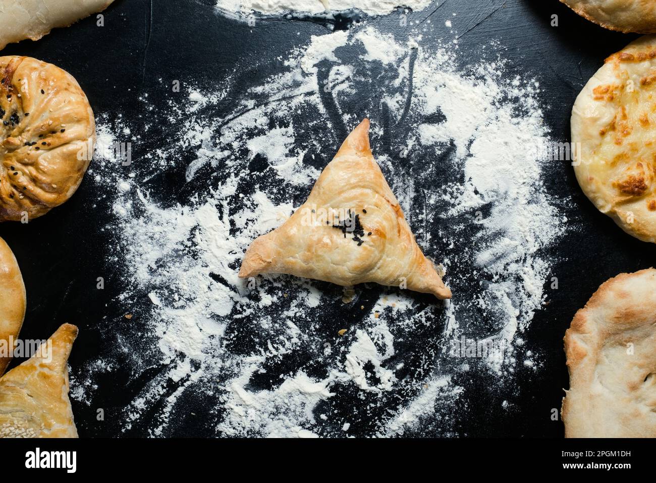 samosa uzbek puff pastry ethnic fast street food Stock Photo - Alamy