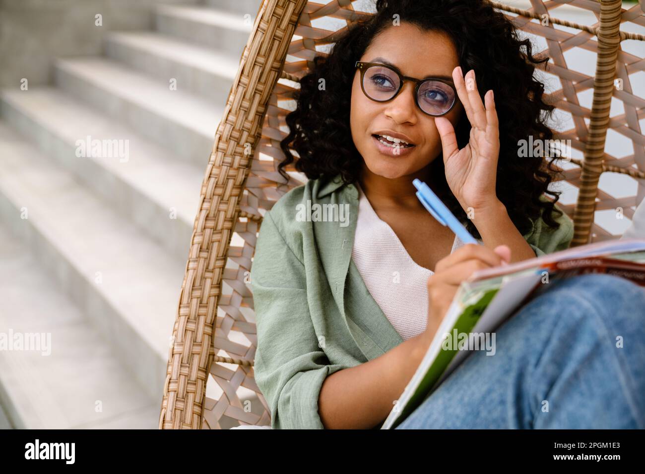 Woman hang writing hi-res stock photography and images - Alamy
