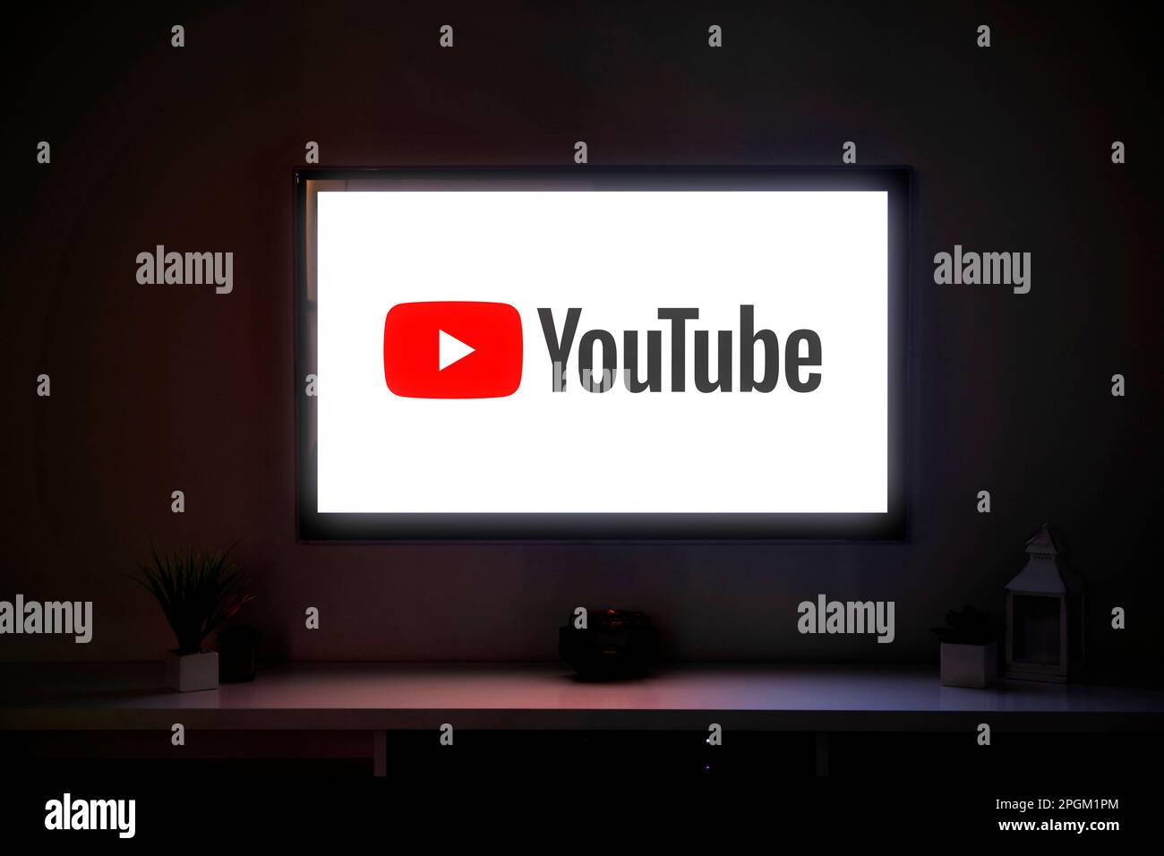 Family relax home united states not usa hi-res stock photography and ...