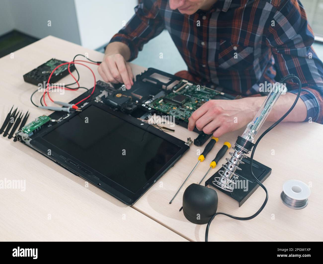 laptop maintenance troubleshooting repair service Stock Photo - Alamy