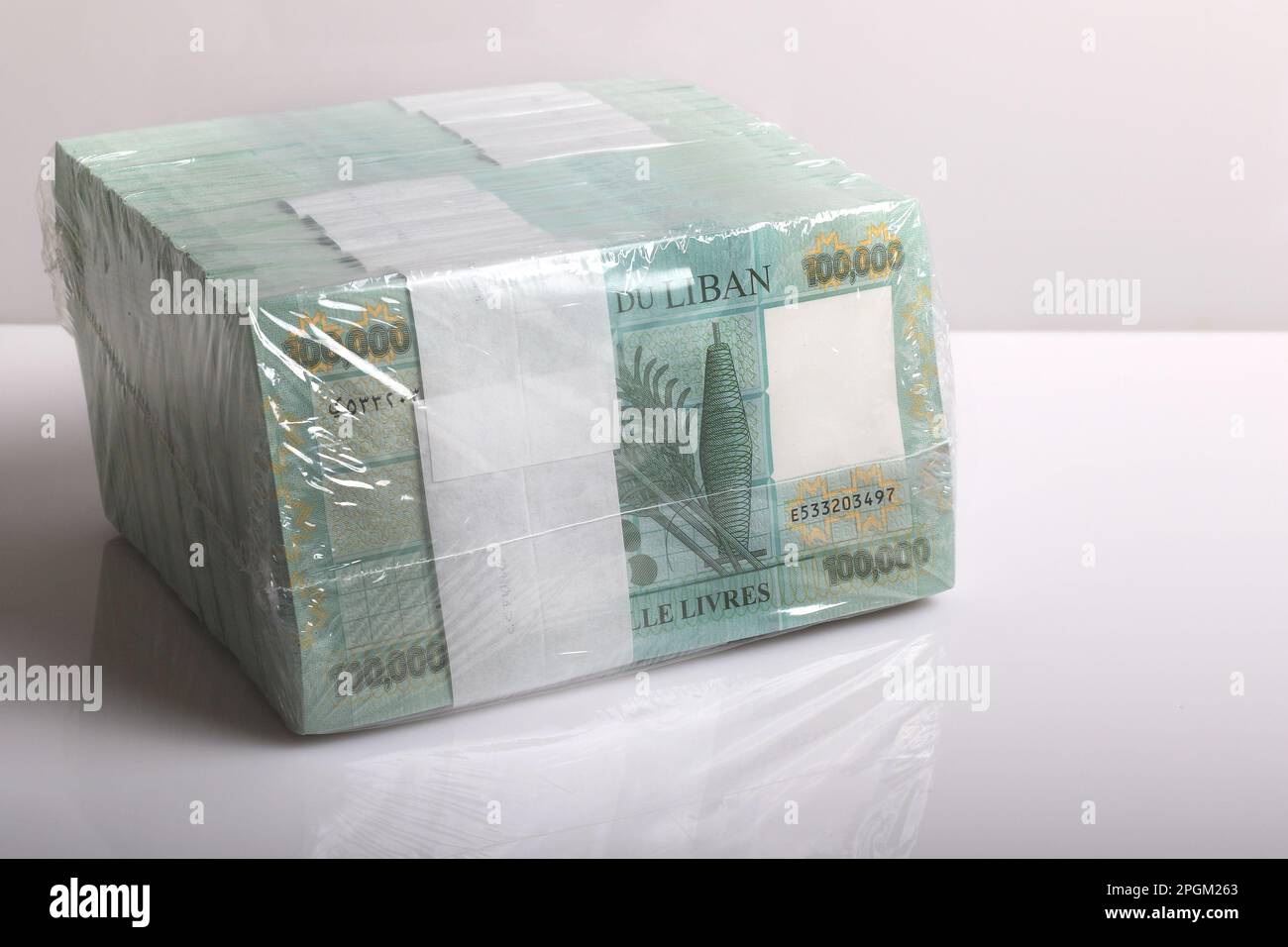 Pound currency exchange hi-res stock photography and images - Alamy