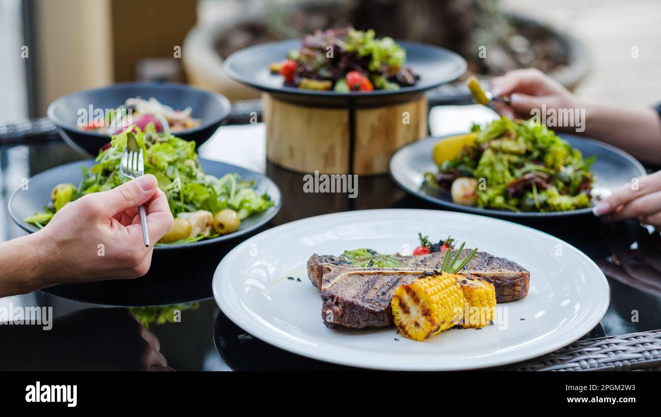 business lunch eating healthy lifestyle partners Stock Photo - Alamy