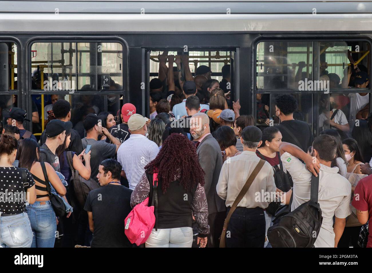 Sao Paulo, Brazil. 23rd Mar, 2023. Numerous people try to board a bus ...