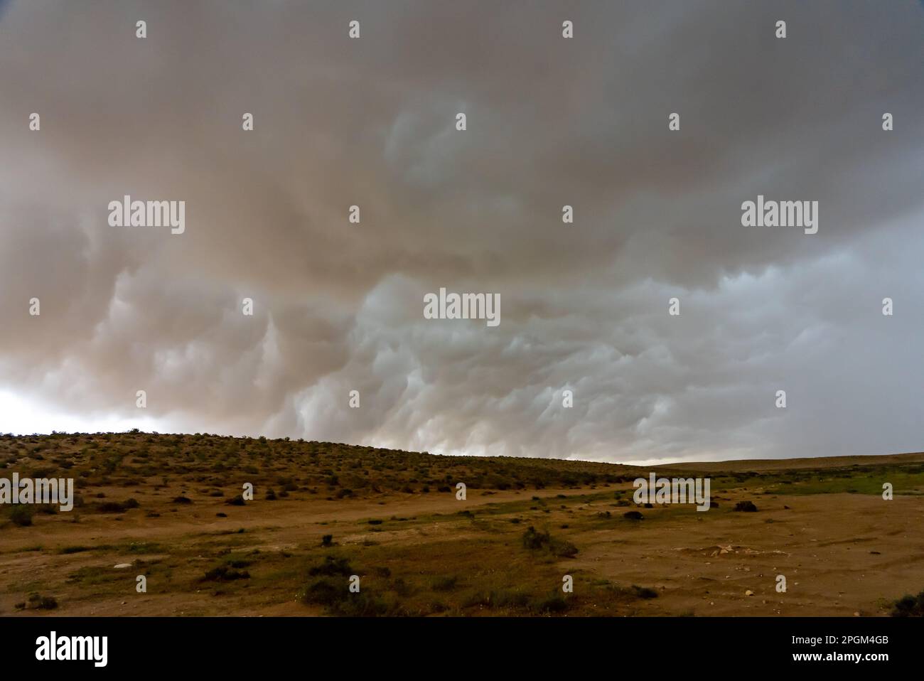 Cloud over desert hi-res stock photography and images - Alamy