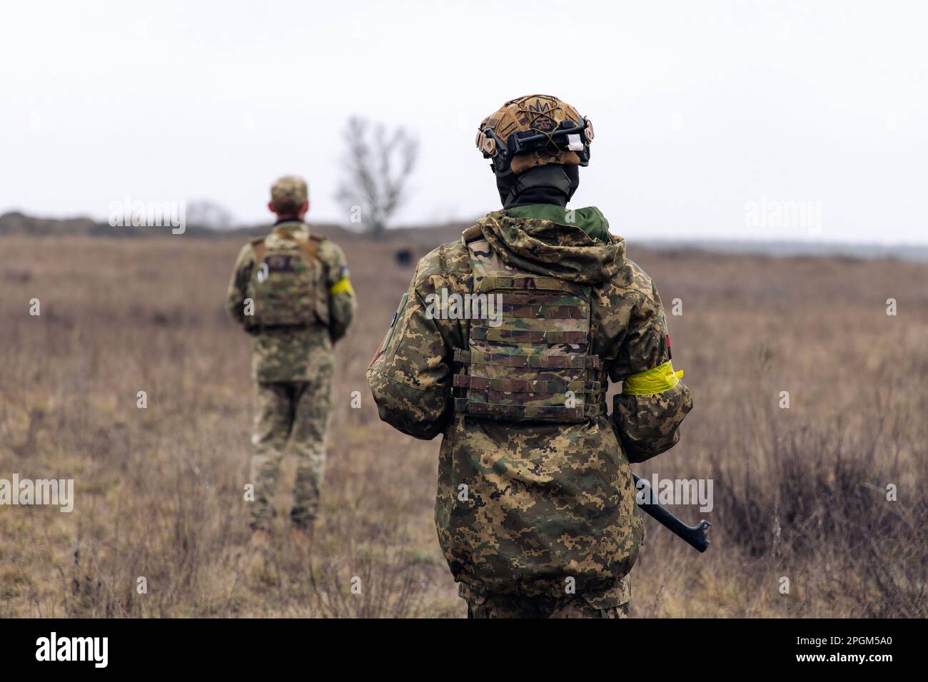Walking army soldier helmet rifle protection hi-res stock photography ...