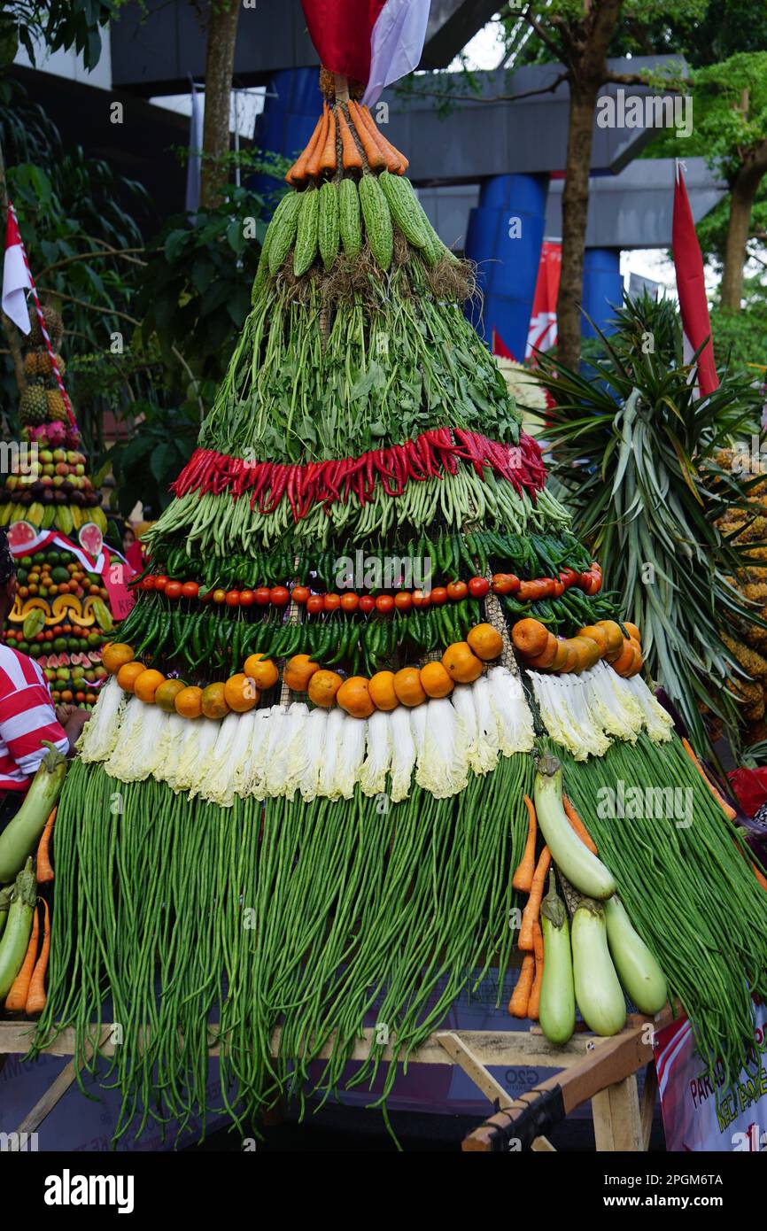 Tumpeng sayur dan buah on traditional ritual. Tumpeng sayur dan buah ...
