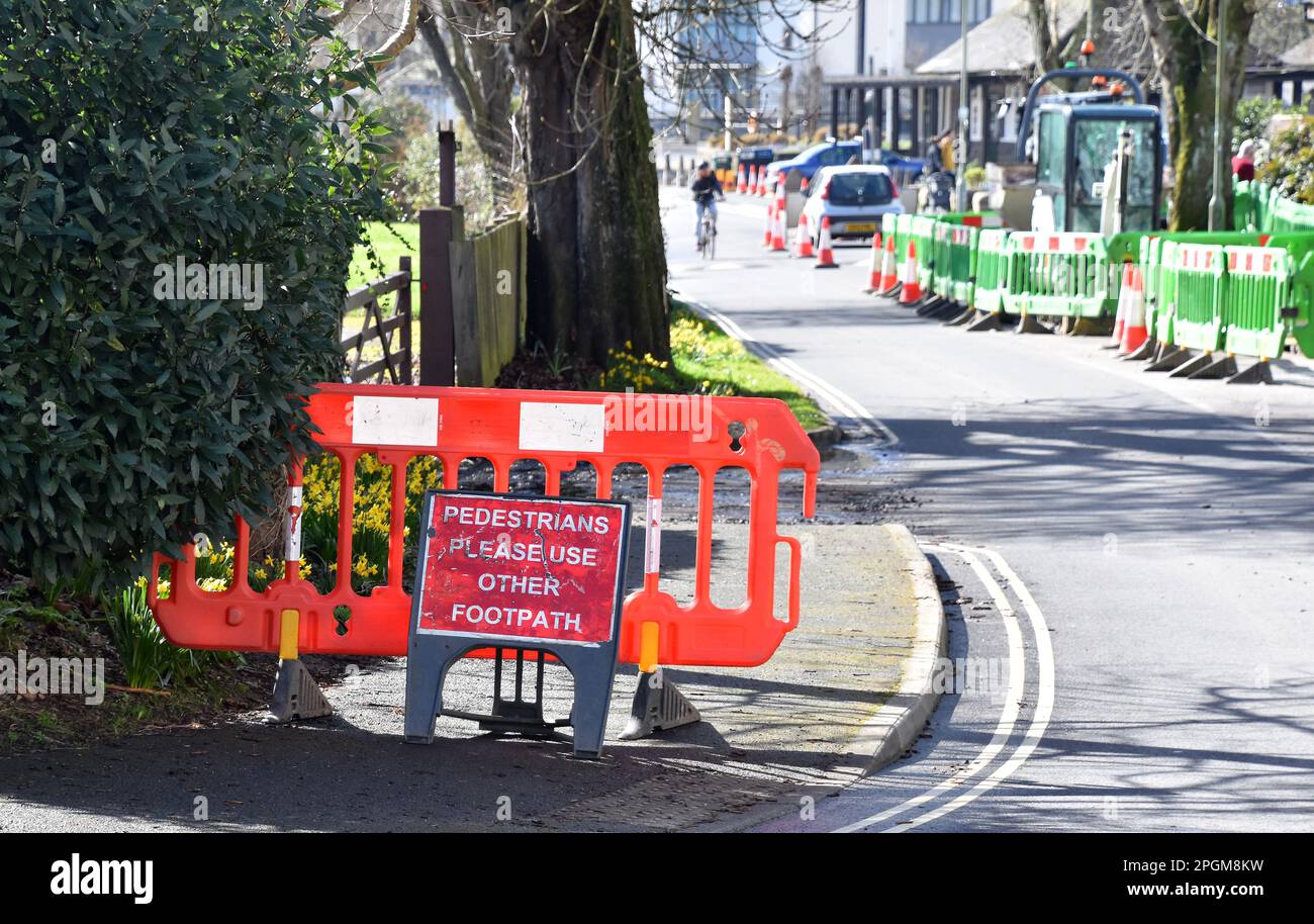 Roadworks with barriers and signs hi-res stock photography and images ...
